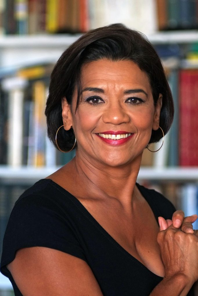 Sonia Manzano Captivates Pensacola – eCorsair